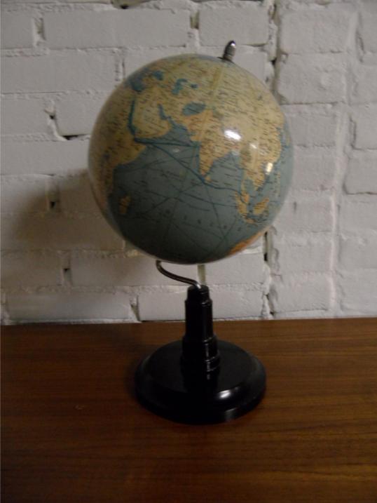 Globes/globes: Globe with bakelite foot